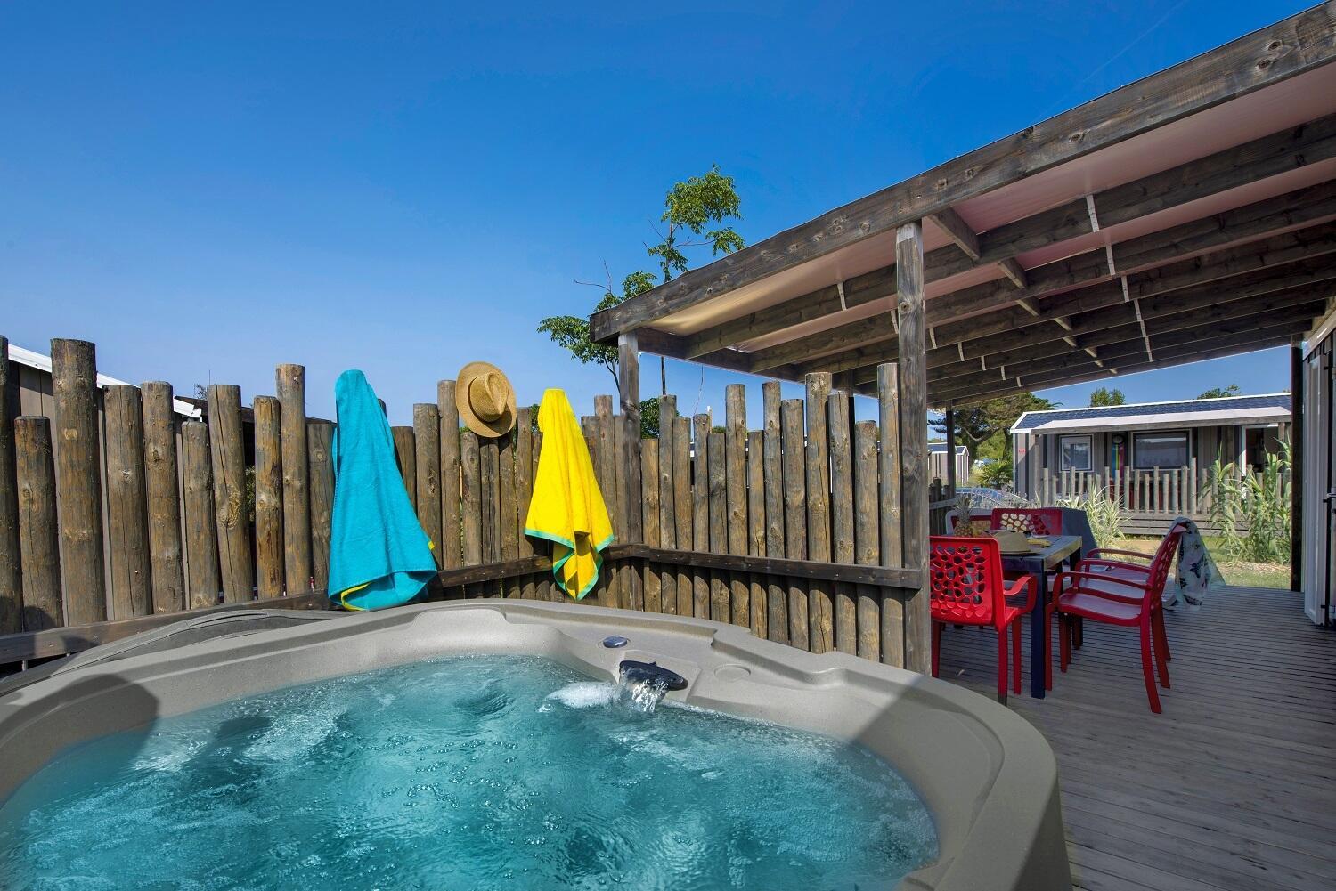 Mobil home en tout inclus avec jacuzzi privatif aux Sables-d'Olonne!